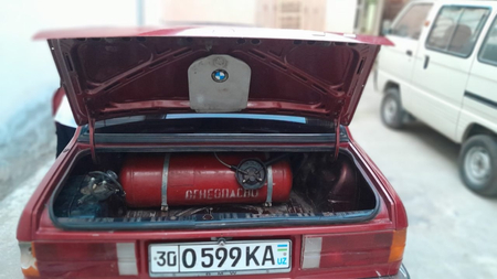 BMW E 30 KUPE 1987