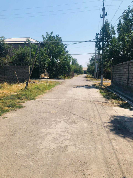 Продается участок/ 6 сотих/ в Янгибазаре