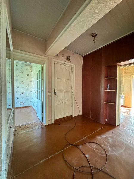 Продам 3х комнатную 77 Серия . Дёшево