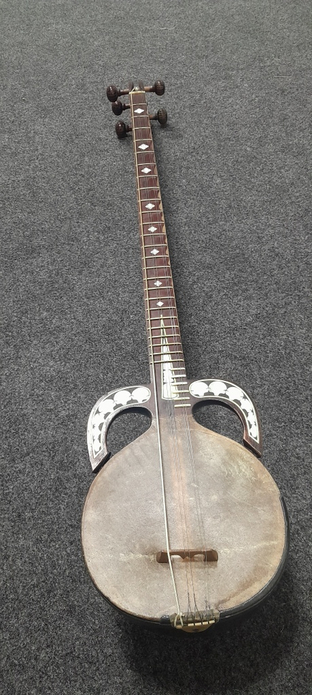Qashqar Rubob sotiladi