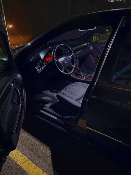 Mercedes-benz c-class2003 год