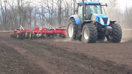 Traktor New Holland T7060 Halol Ribosiz Bolib tolashga