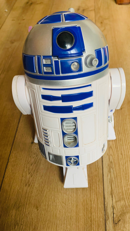 Робот  R2D2  звездные войны
