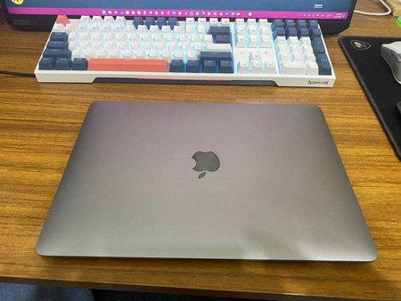 Продам Apple MacBook Air 2020 (intel core i3; 8/256) Б\У