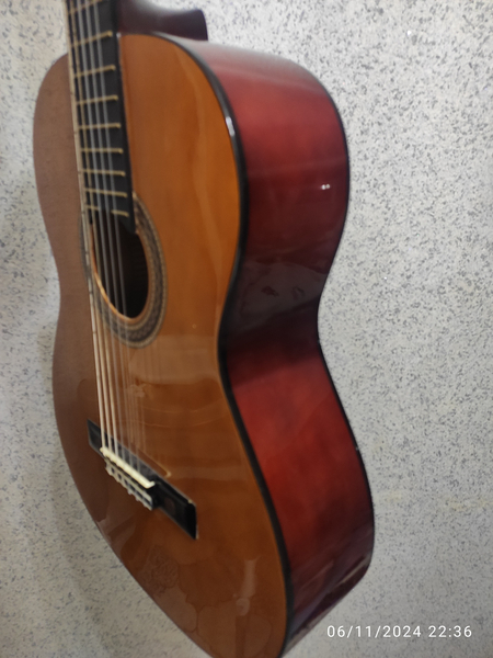 Gitara sotiladi Valencia