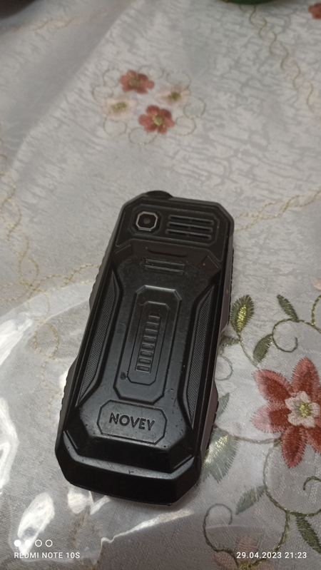 Продам телефон Novey