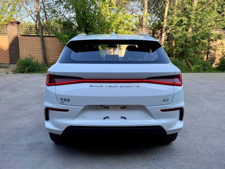 Ixcham va qulayliklarga ega BYD E2 mashinasi