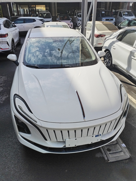 Hongqi E-QM5 oq ranglisi