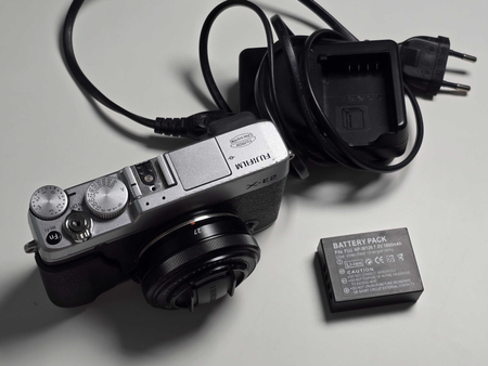 Беззеркальная камера Fuji X-E2 c объективом 27мм