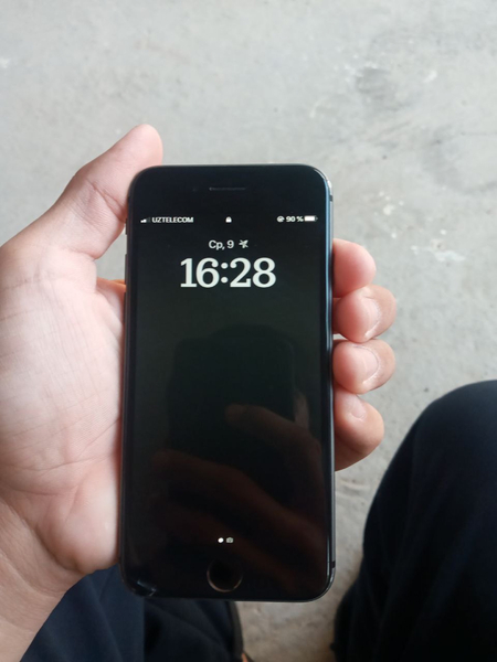 IPhone 8 iwlawi cotki