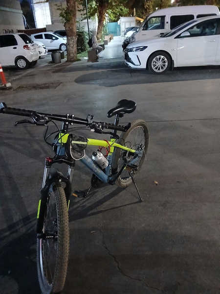 Velosiped sotiladi xolatda yaxshi pul zarurligi uchun sotilyapti