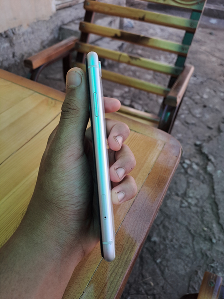Iphone xr 128gb 79%yomks holati ideal