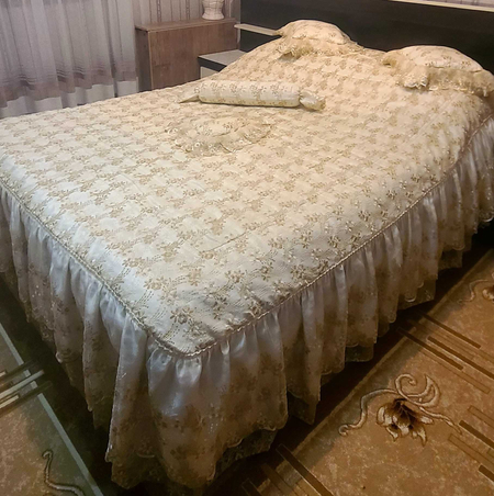 Срочно нежное покрывало на двуспальную  кровать