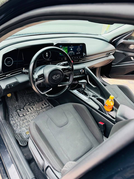 ELANTRA  Hyundai