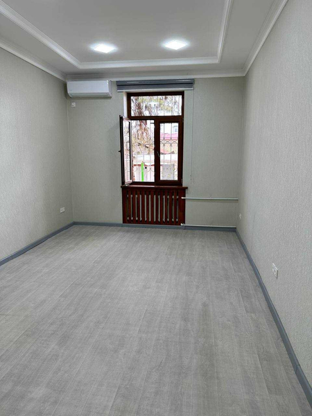Сдаётся под офис 100 кв. м ул. Усмана Носыра .маг. Ди-спорт ID: 55287