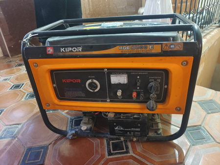 Kipor генератор движок kge2500e. 2.5kw. В хорошем состоянии.