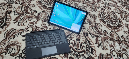 Microsoft surface. Core i5-8250u. operativka 8gb 256gb SSD