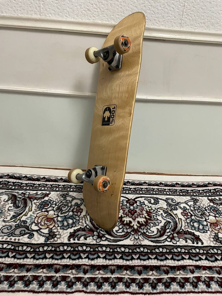 Skateboard sotiladi