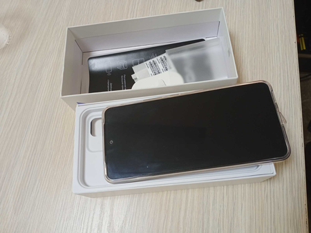Vivo y100 8/256 yangi holatda