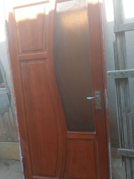 Продается дверь и окна деревянные.