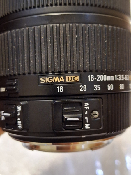 Canon 1100D sotiladi