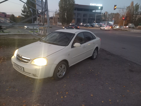Lasetti 1.8 sotiladi