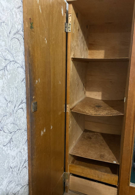Срочно продаётся Шкаф шифонер СССР из дерево