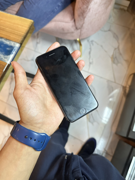 Iphone se 2022 srochna sotlad