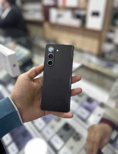 Galaxy Z Fold5 в идеальном состояние