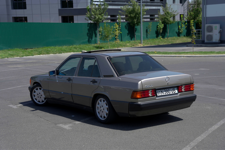Mercedes benz 190e 2.3