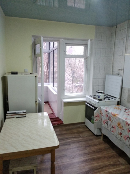Лабзак, Осия ресторани ен томонидаги уй