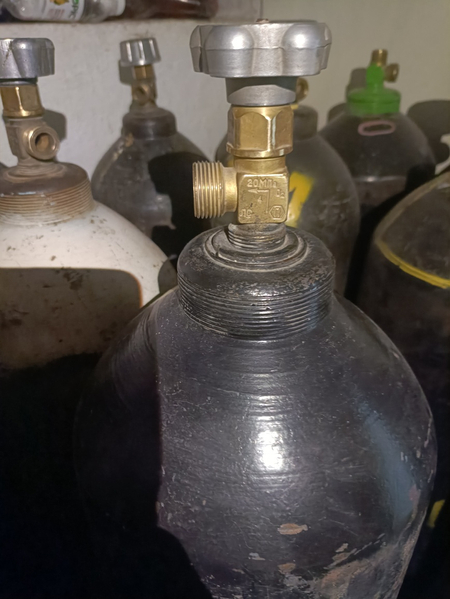 Углекислый газ, кислород, прапан, аргон.