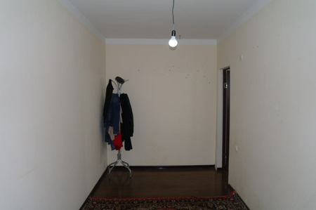 283/24-санлы уй 27-мкр да 3-этажда 2 ханалы 46 кв.м болган уй сатылады