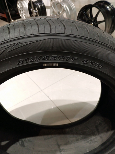 Balon shina NEXEN Npriz AH8 215/45R17