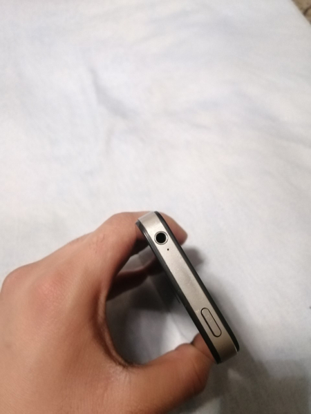 IPhone 4s 32gb sotiladi