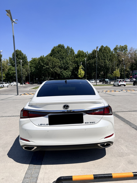 LEXUS ES 350 executive sedan