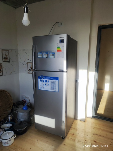Haladenli rabochiy ishlap turgan