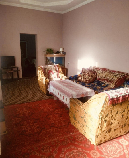 Jizzax shahar kuk bozor orqasida uy srochno sotiladi