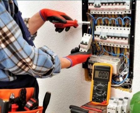 Korxonaga elektrik ishga taklif qilinadi