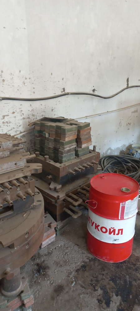Продаётся Производство брусчатки и колодцев  оборудование