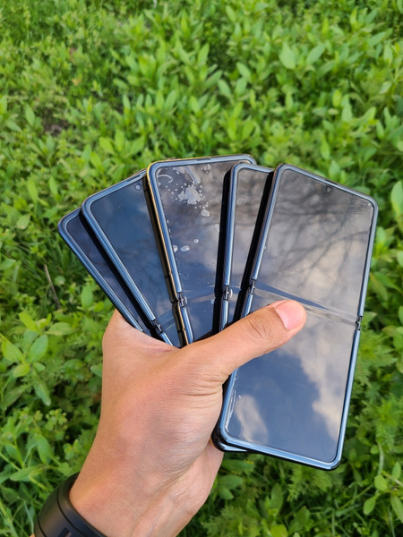 Samsung Galaxy Z Flip. OzU 8/256 GB. Snapdragon 855. Garantya bor