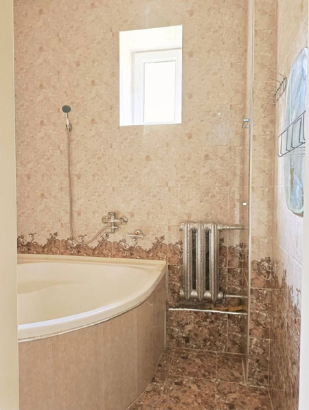Arwnda uy beriladi yakkasaroy askiya bozor 2 xona 460$
