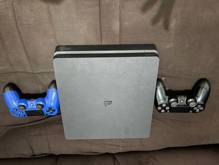 Ps4 slim sotiladi 230$