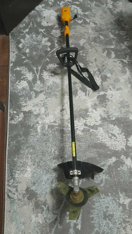 Мощный триммер фирмы ROLF7A225. 700 W. 10000 об. в мин.