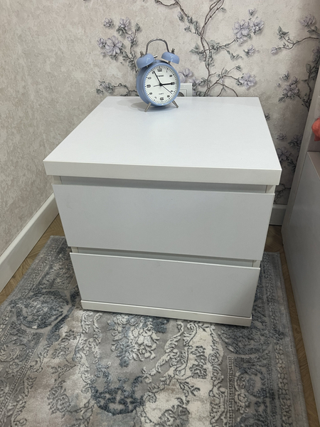 Кровать и тумбы, почти новые