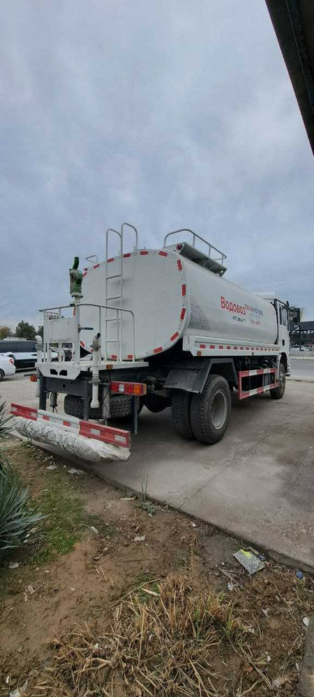 Янги Водовоз SHACMAN L3000/15КУБ/1 МОСТ сотувда тайёр. isuzu/faw/howo