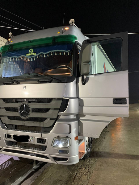 Mercedes Actros + прицеп cотилади