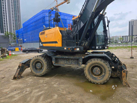 Ekskvator Hyundai HW210