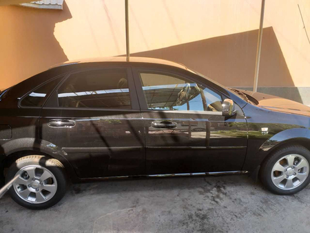 Автомобиль Chevrolet Gentra3