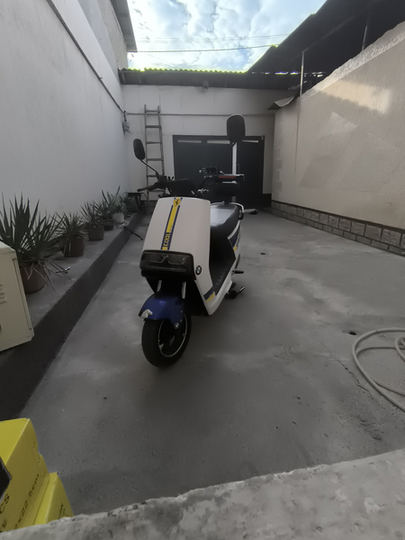 Skuter sotiladi holati alo 72 v 32 amperli tezli 70 80